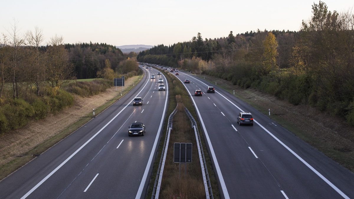 Dálniční známka 2025 – Jaké jsou nové ceny a za kolik budou jezdit ...