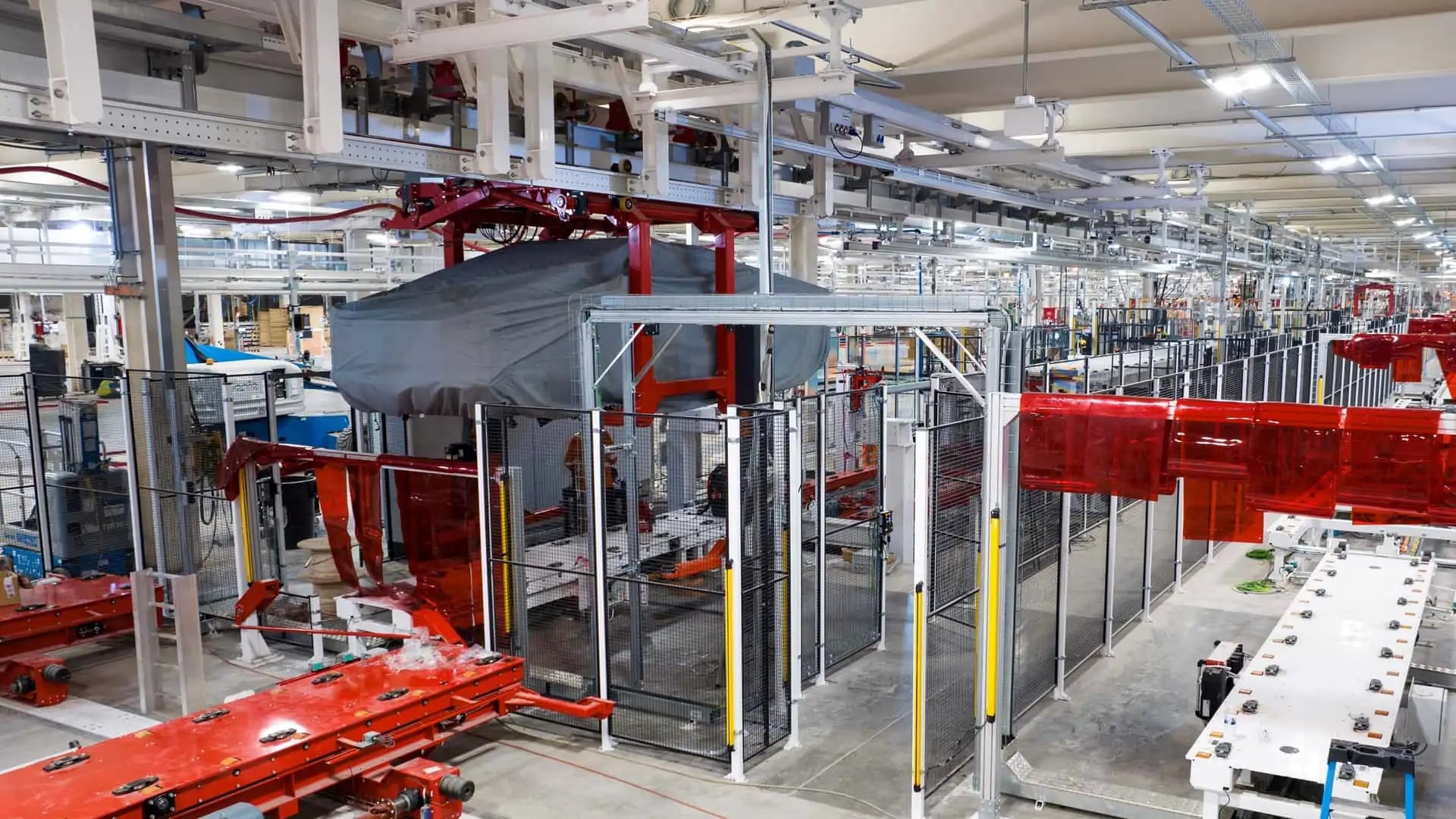 Tesla navyšuje výrobní kapacitu. Kolik aut už dokáže ročně vyrobit?