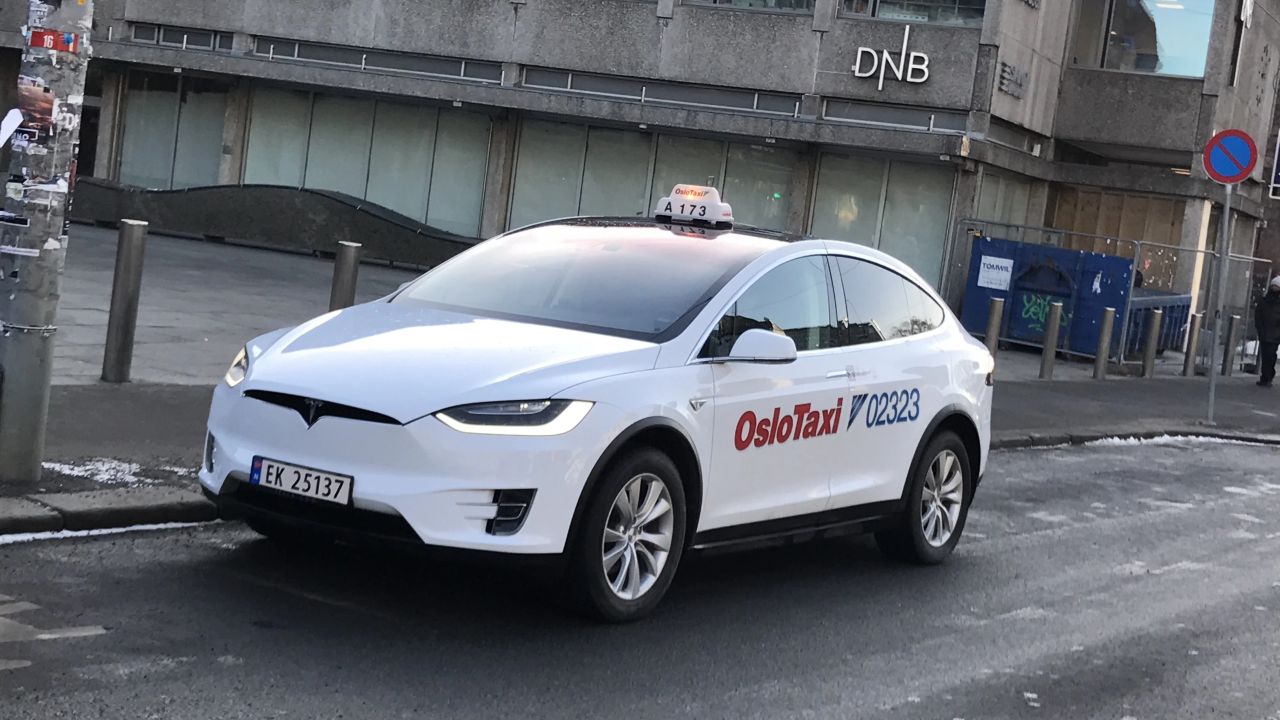 Oslo zavádí tvrdou podmínku pro taxi služby. Povolené jsou už jen ty na ...