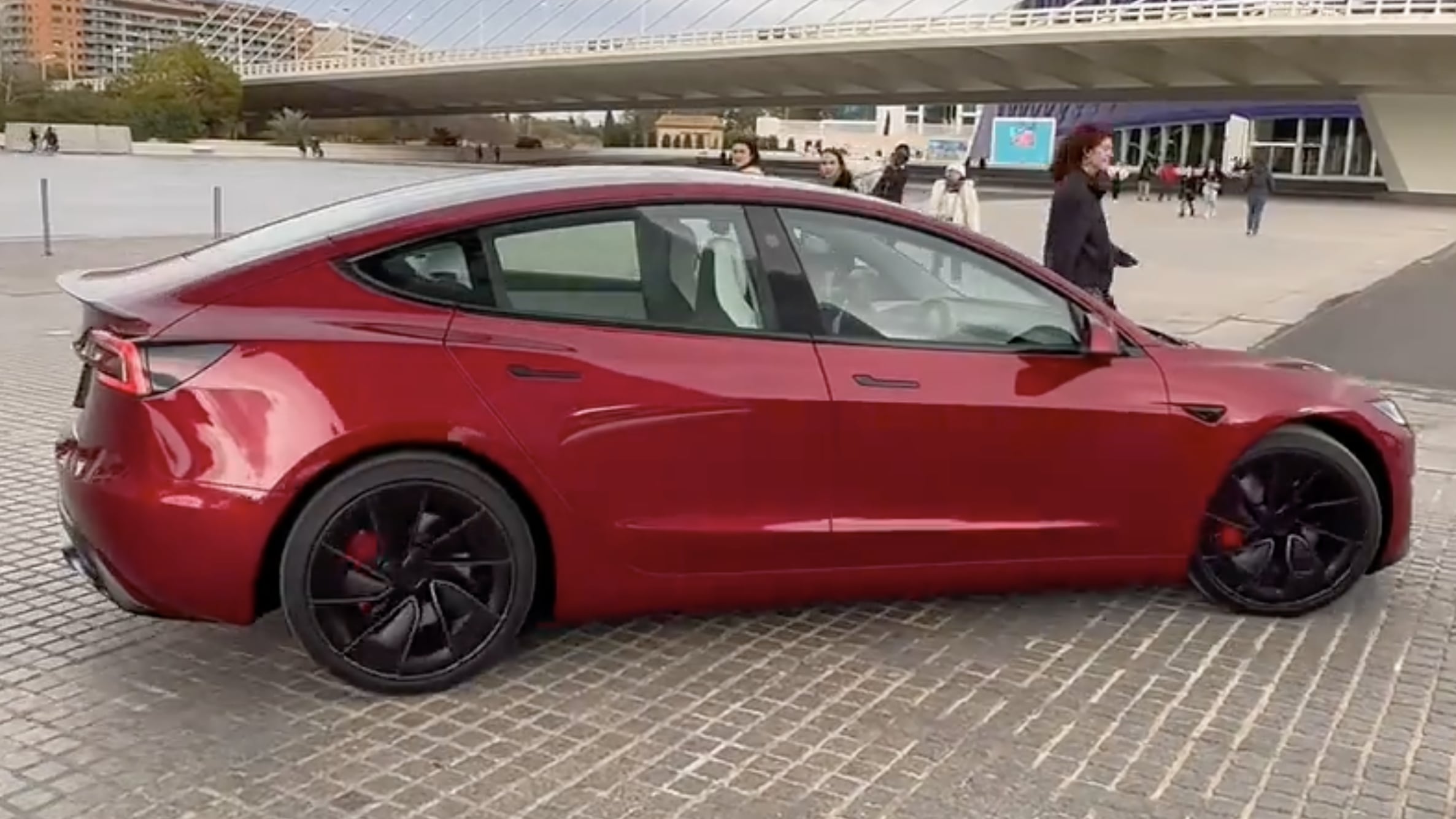 Nejvýkonnější verze Modelu 3 od Tesly spatřena při natáčení v Evropě