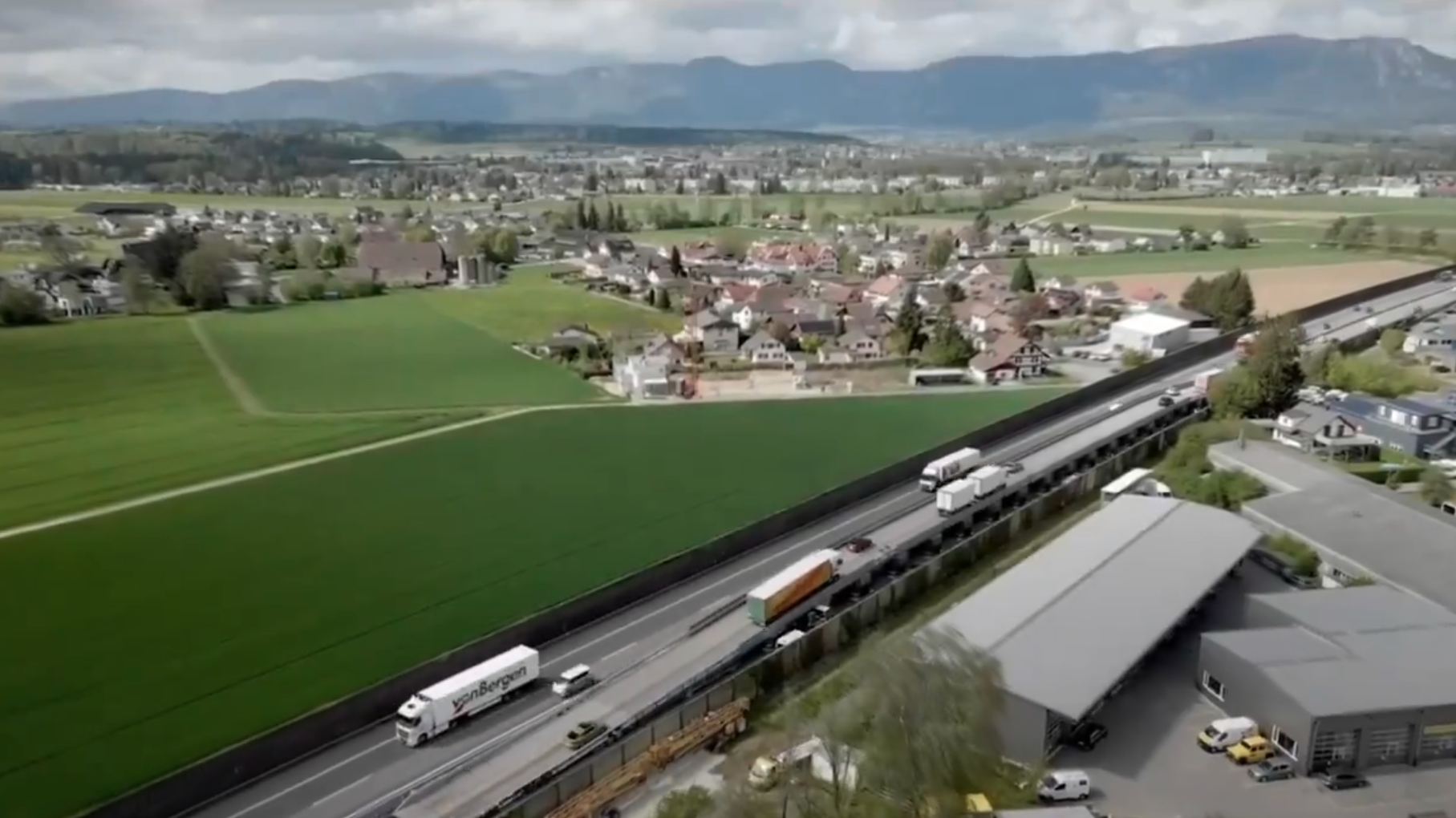 Švýcaři vymysleli způsob, jak opravovat dálnice a neomezovat provoz ...