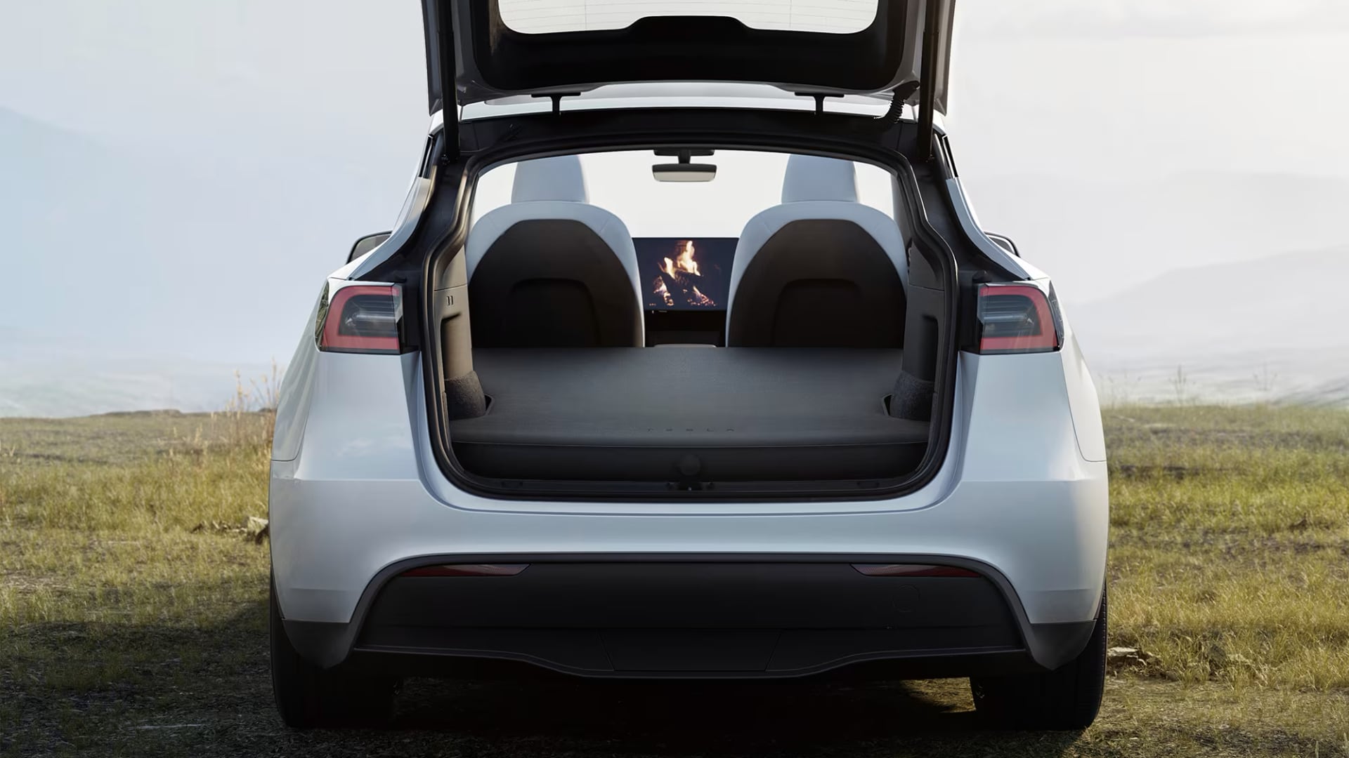 Tesla prodává nafukovací postel. Šikovný doplněk pro auta jde na dračku