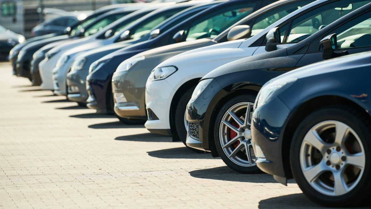 Stará auta míří hlavně do Česka. Na Slovensko se vozí výrazně mladší ...