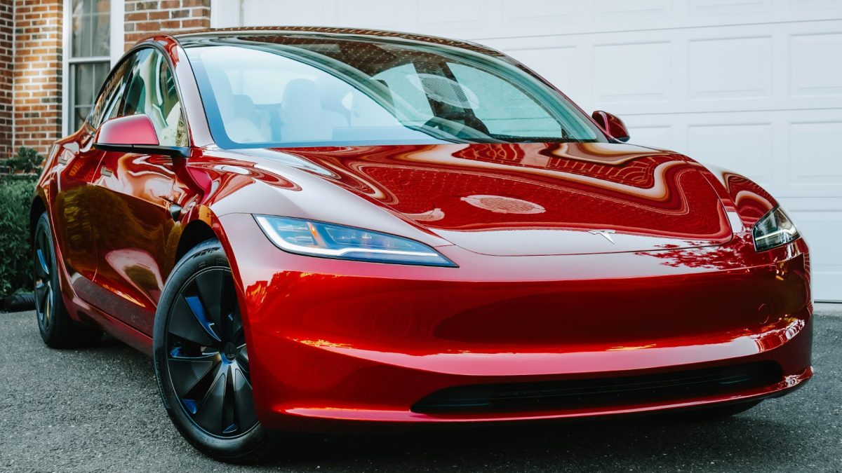 Sleva až 254 tisíc? Češi si teď mohou pořídit elektromobily Tesla za ...