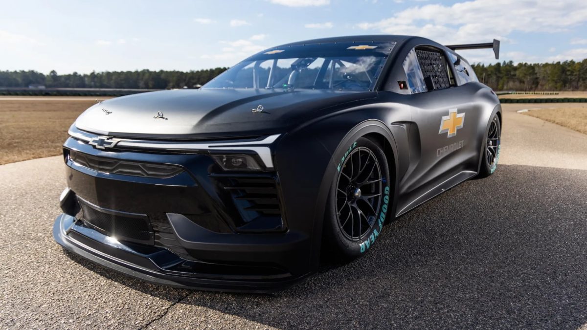 Chevrolet to myslí s elektrickými závoďáky vážně! Blazer EV.R má přes 1 ...