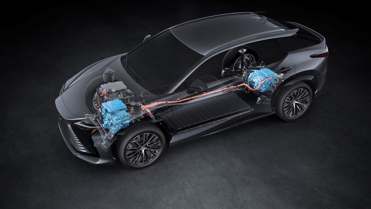 Lexus opisuje u Tesly. Kola s volantem spojí drátem, nikoliv mechanicky ...