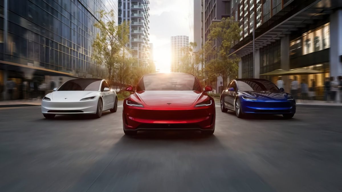 Tesla Tron Mode: Elektromobil se mění na světelnou motorku z filmu Tron ...